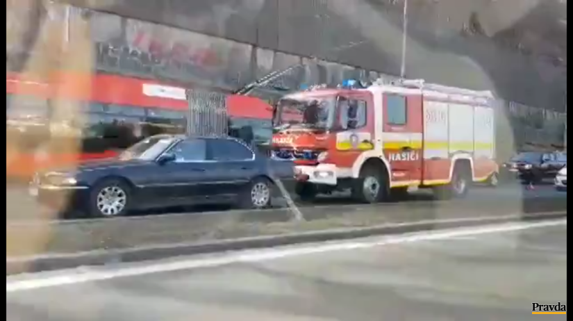VIDEO: Hromadná havária v Bratislave zablokovala hlavný ťah - Domáce - Správy - Pravda