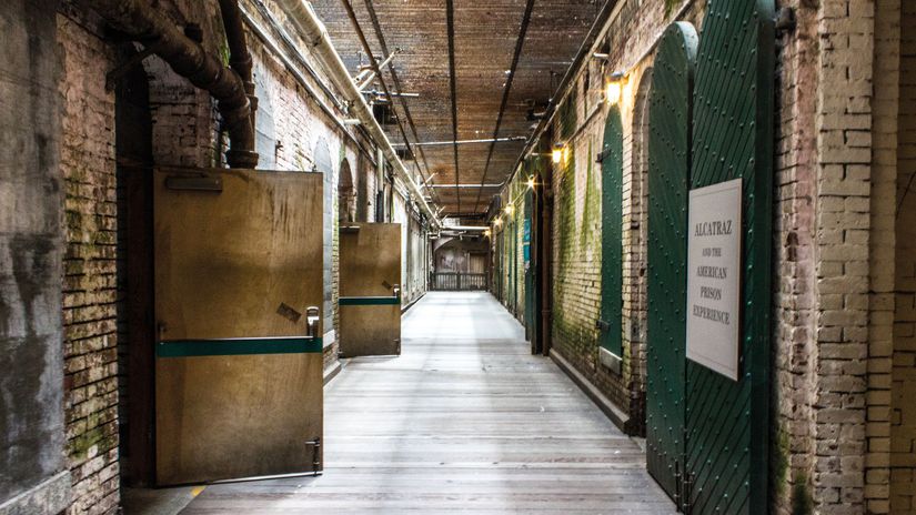 Alcatraz ako symbol hrôzy: Šialený väzenský poriadok, desivé tresty a ... Alcatraz ako symbol hrôzy: Šialený väzenský poriadok, desivé tresty a ...