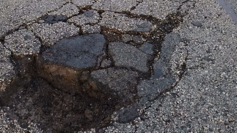 Na diaľnici D1 sa prepadla časť vozovky, cesta je opäť prejazdná vo všetkých pruhoch - Regióny ...