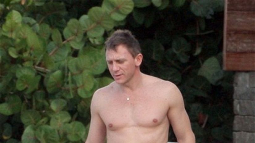 Agent 007 do plaviek! Daniel Craig s priateľkou si užívajú Karibik ...