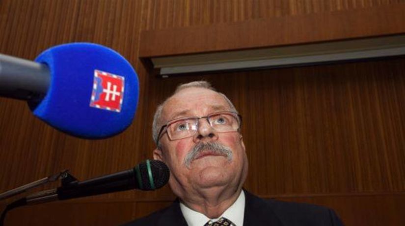 Gašparovič agitoval v Kmotríkovej fabrike - Domáce - Správy - Pravda