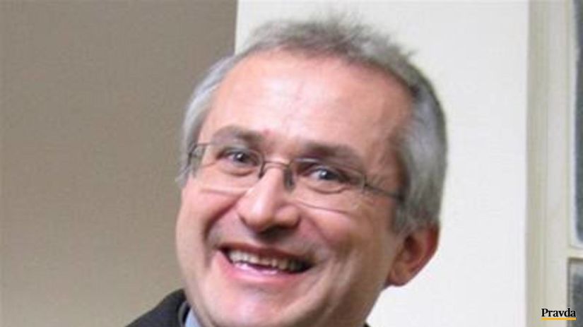 Uväznený Ďuračka si vykračoval mestom, oholený, opálený a bez pút ...