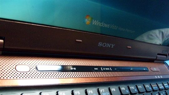 Test: Sony Vaio CS21 - Nablýskaný elegán - Obraz a zvuk - Veda a ...