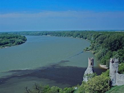 Hrady zachraňujú dobrovoľníci - Domáce - Správy - Pravda