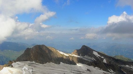Rakúske Alpy sú bez snehu, lyžiarske strediská si zúfajú - Hory ...