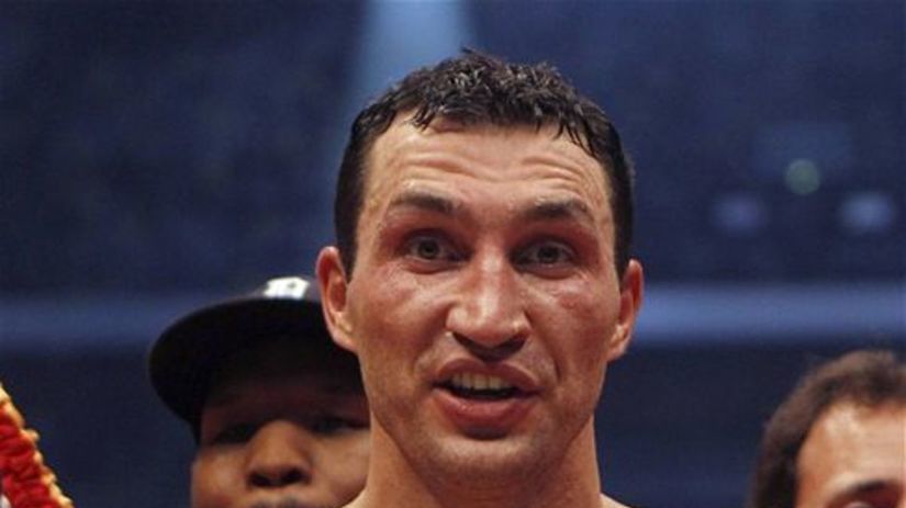 Vladimir Kličko zasadil Chamberovi K.O. 5 sekúnd pred koncom 12 kola ...