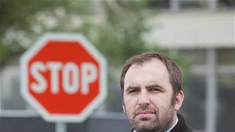 Firma blízka Štefunkovi profitovala z predraženej zákazky, súťažila ...