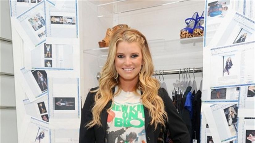 Jessica Simpson je o tri čísla štíhlejšia. A vyzerá skvele - Hviezdne ...