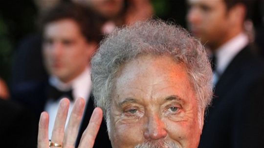 Toma Jonesa prepustili z nemocnice v Monaku - Hviezdne kauzy - Koktail ...