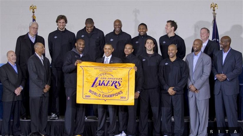 Lakers u Obamu rozdávali balíky a prijímali gratulácie - Ostatné športy ...