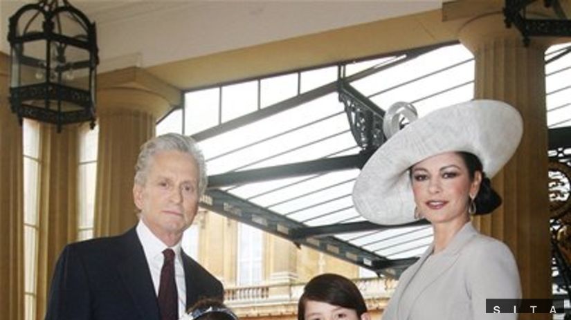 Zvládli rakovinu aj depresiu: Douglas a Zeta Jones sa znovu narodili ...