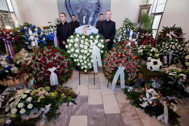 V Bernolákove sa rozlúčili s Jánom Popluhárom, futbalovou legendou ...