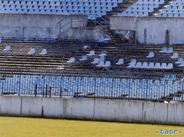 Tehelné pole sa rozpadá. Experti z UEFA chcú nový štadión v Petržalke ...