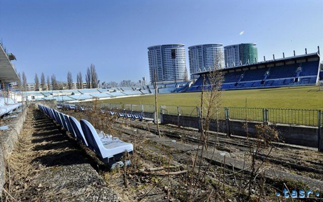 Tehelné pole sa rozpadá. Experti z UEFA chcú nový štadión v Petržalke ...