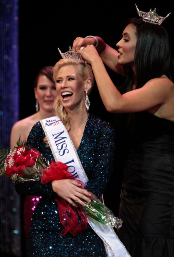 To sa ešte nestalo. V americkej Miss zvíťazila kráska bez ruky - Miss a ...
