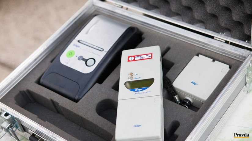 V Nemecku na diaľnici chytili opitých Slovákov. Jeden mal 4,16 promile ...