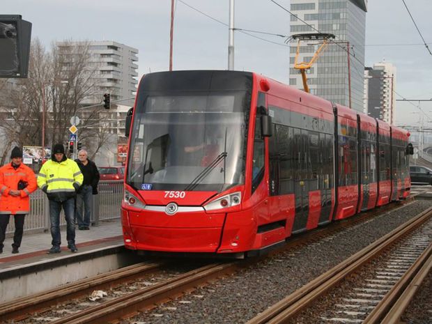 (SK) Električka se do Petržalky vrací po 55 letech - České dálnice ...