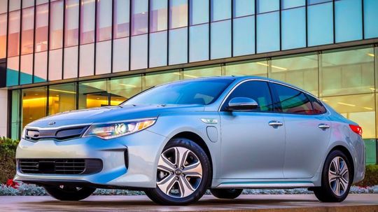 Kia Optima HEV a PHEV: Elektrický útok pokračuje - Novinky - Auto - Pravda
