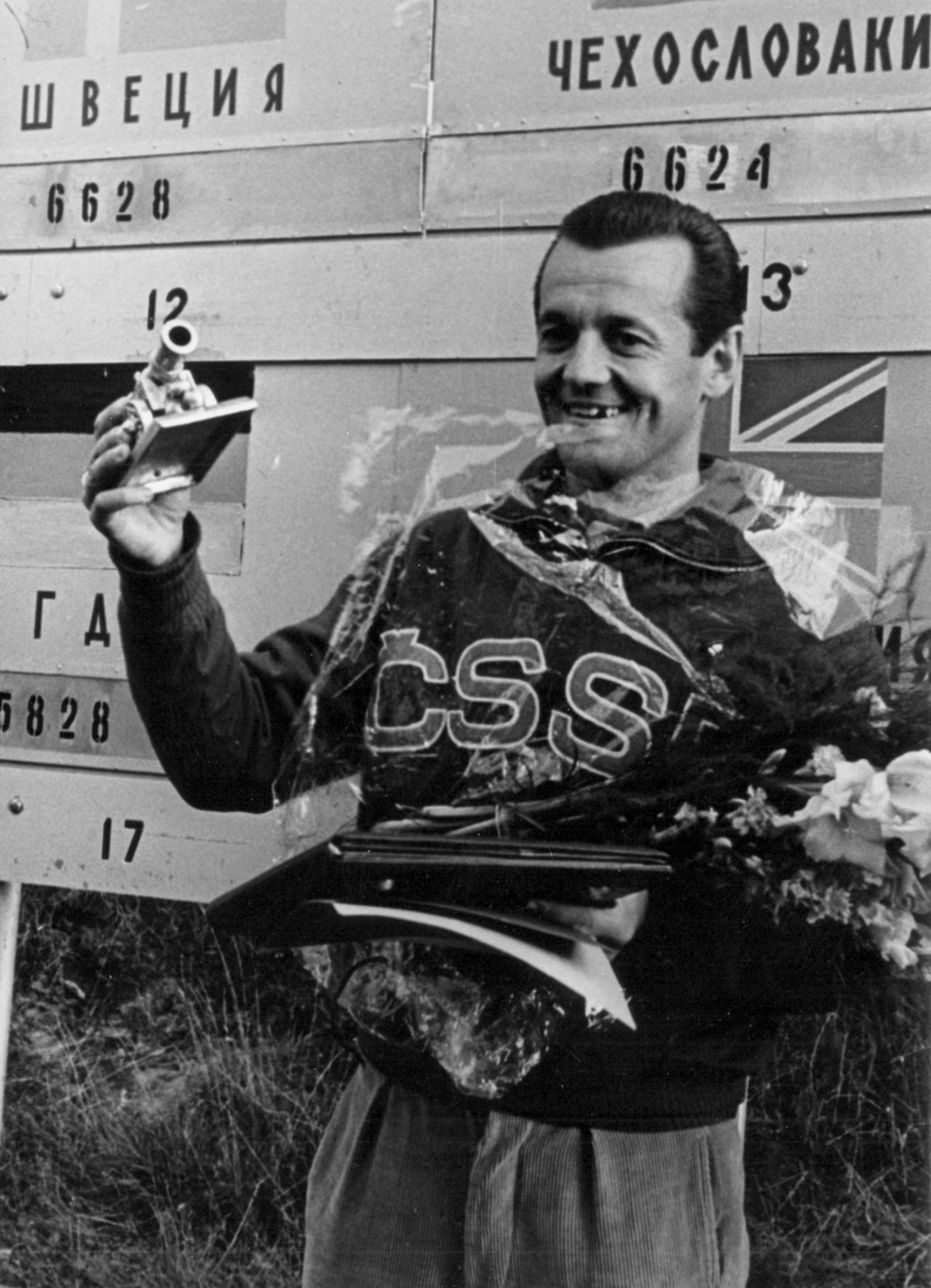 Vladimír Černý: Legenda skočila do vody a zaplávala kilometer. Oslávila ...