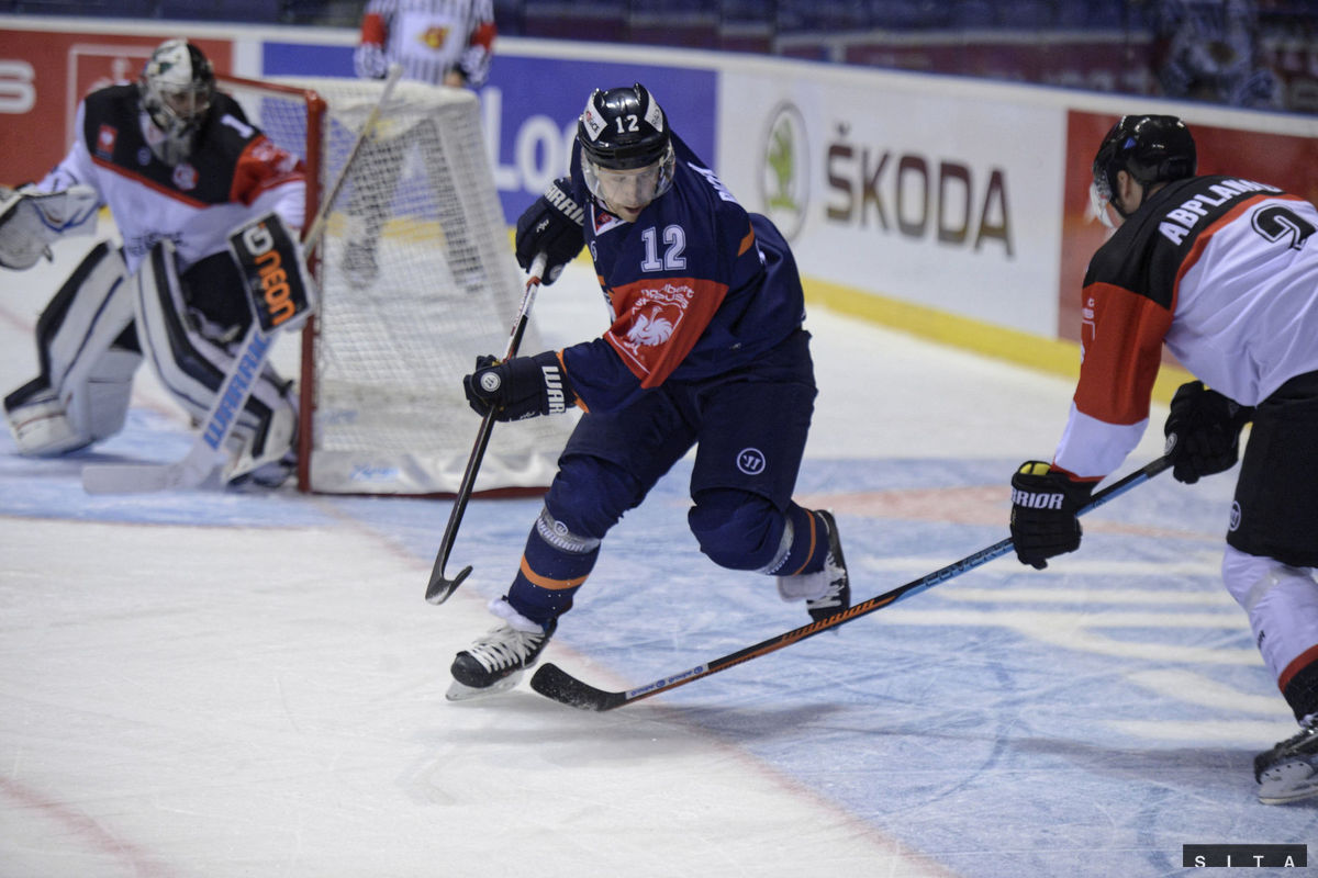 Bol prvým, kto priniesol na Slovensko Stanleyho pohár. Bicek ukončil ...
