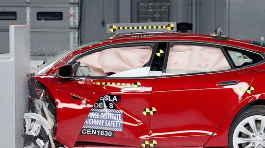IIHS: Sú hybridy viac bezpečné ako elektrické autá? - Poradňa - Auto ...