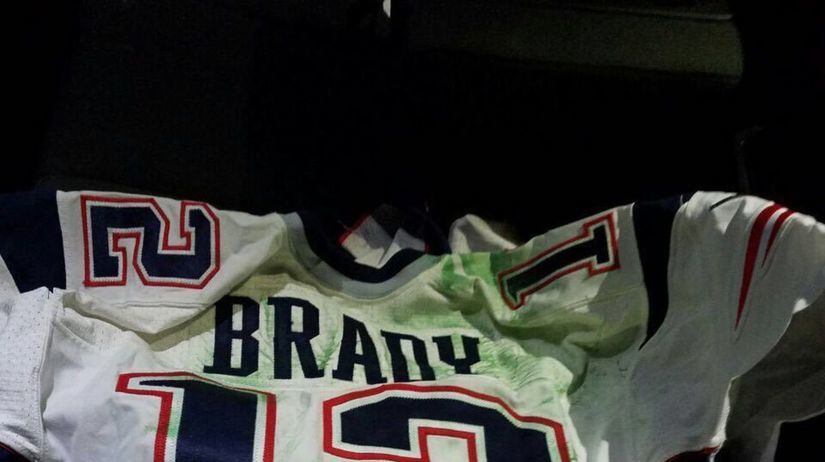 Mexický novinár si s Bradym spravil selfie, potom mu ukradol dres ...