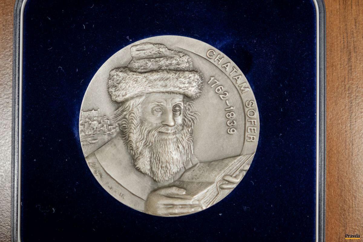 Pocta pre denník Pravda. Získal medailu Chatama Sofera - Domáce ...