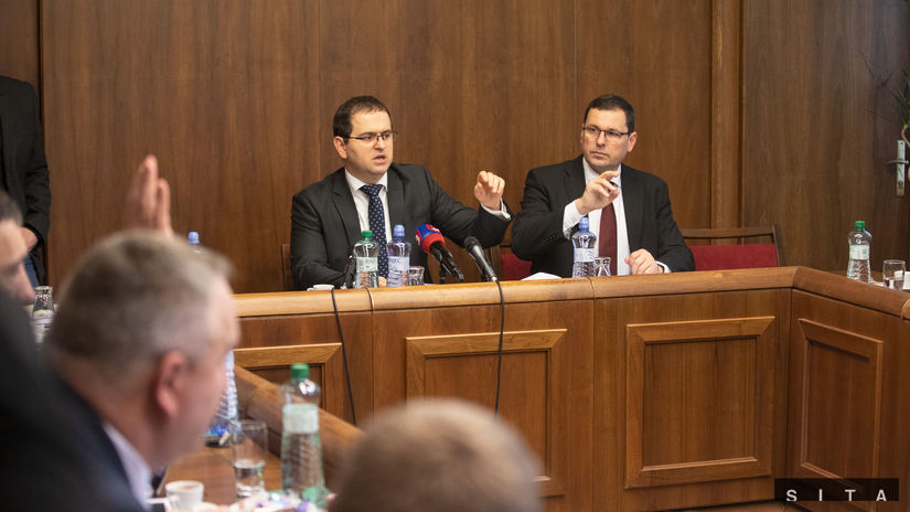 Ústavnoprávny výbor neodsúhlasil predĺženie moratória na prieskumy ...