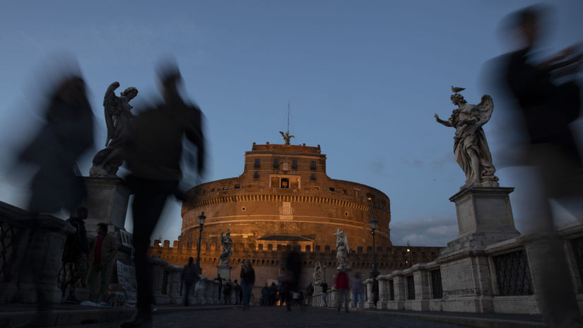 Rím trápia prepadliská, ktoré zhltnú aj auto. Ako vznikajú desivé diery ...