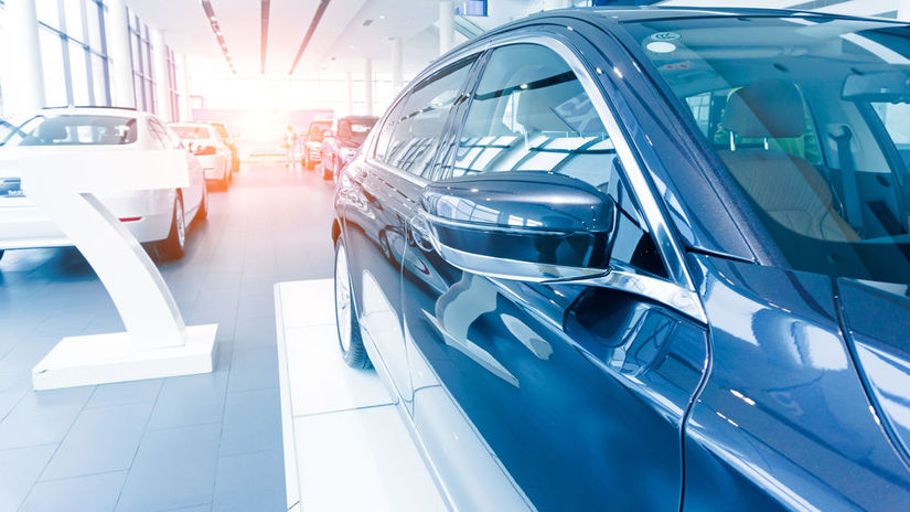 Ľudia sa vracajú do predajní áut. Prepad je stále vysoký - Magazín ...