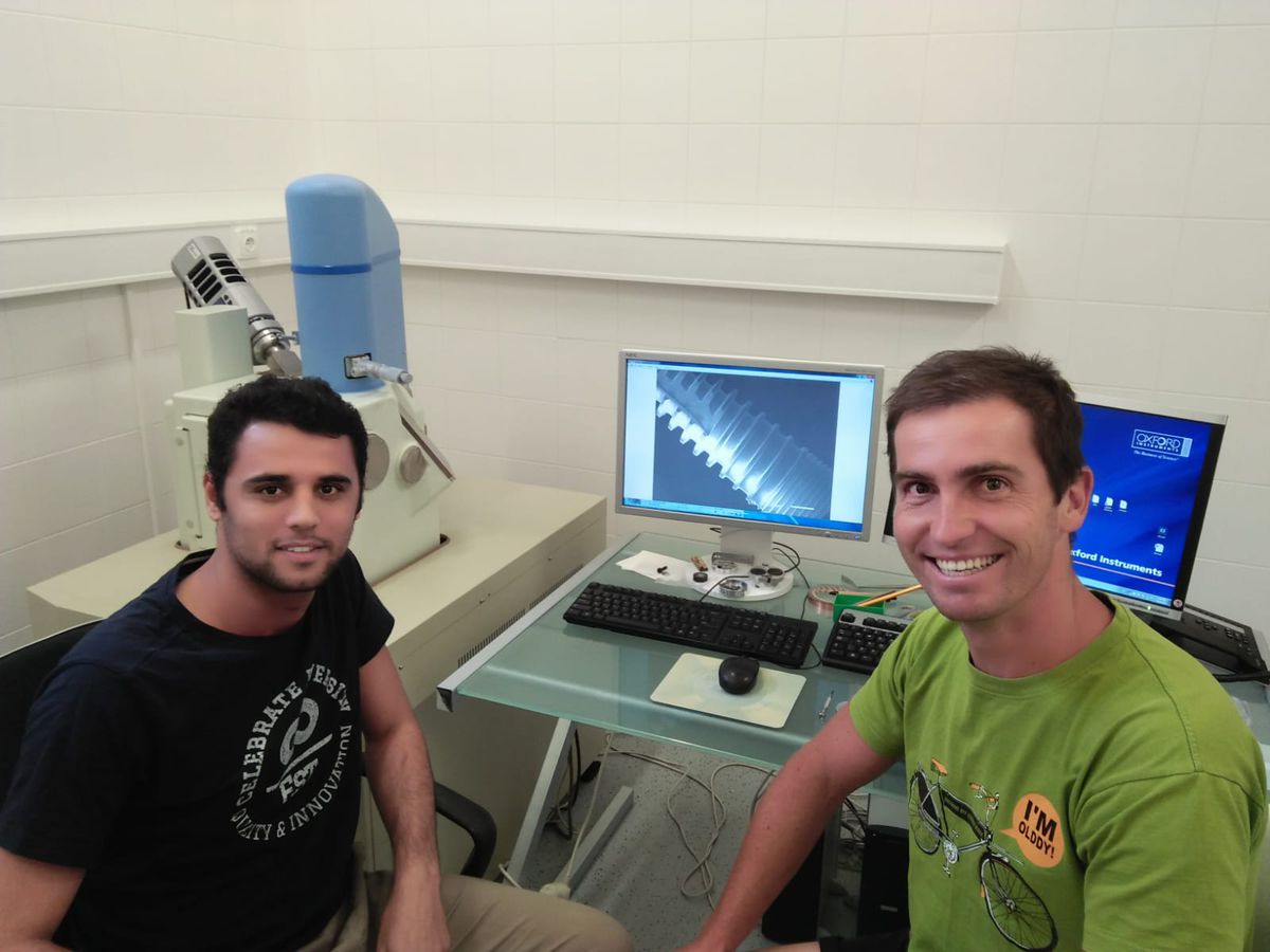 Slovenskí vedci vyvinuli unikátny materiál pre zubné implantáty ...