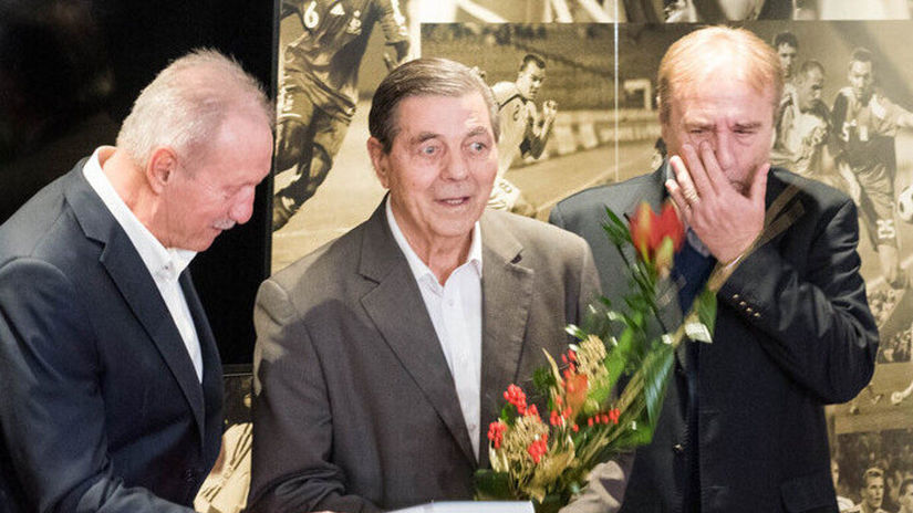 Rukami mu prešiel Dubovský. Zomrel legendárny Jozef Obert ...