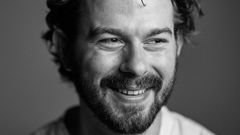 Herec Richard Autner hľadá na debutovej nahrávke Odpovede - Hudba ...