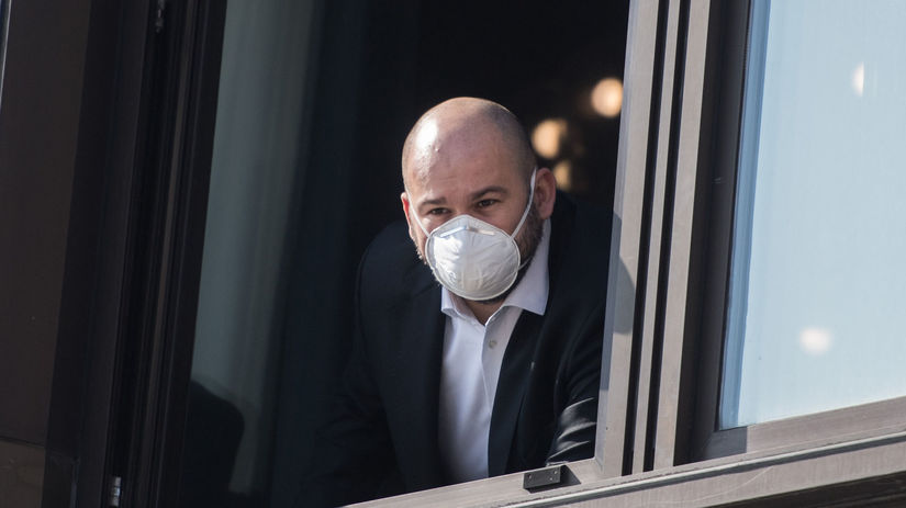 Pčolinský kritizuje, že OĽaNO zamestnalo obvineného exposlanca Heráka ...