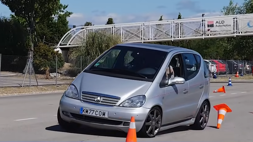 Km77: Auto staré 22 rokov zvláda losí test lepšie ako mnohé nové ...