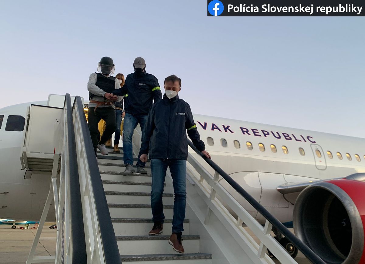 Expiťovca Rajeckého dopravila polícia na Slovensko vládnym špeciálom ...