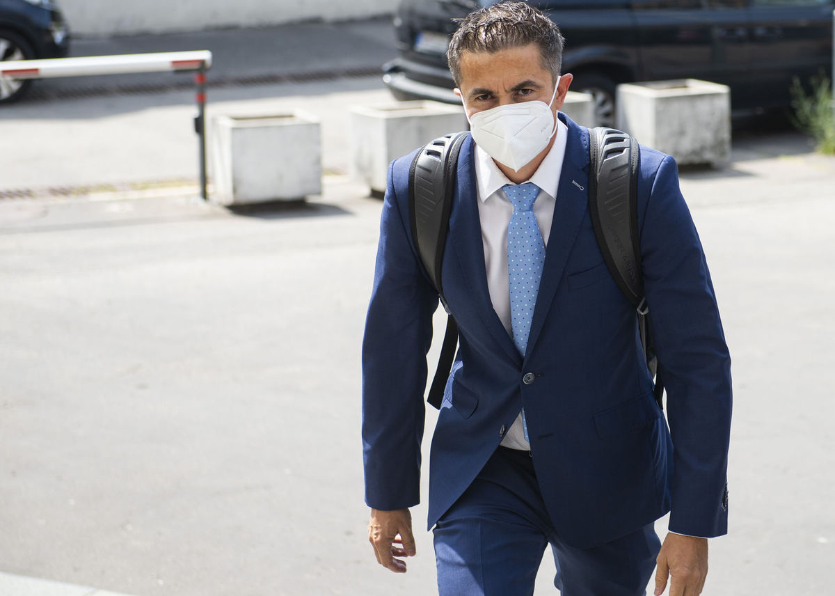 Štátnej banke, ktorá sedí na stovkách miliónov, šéfuje z korupcie ...