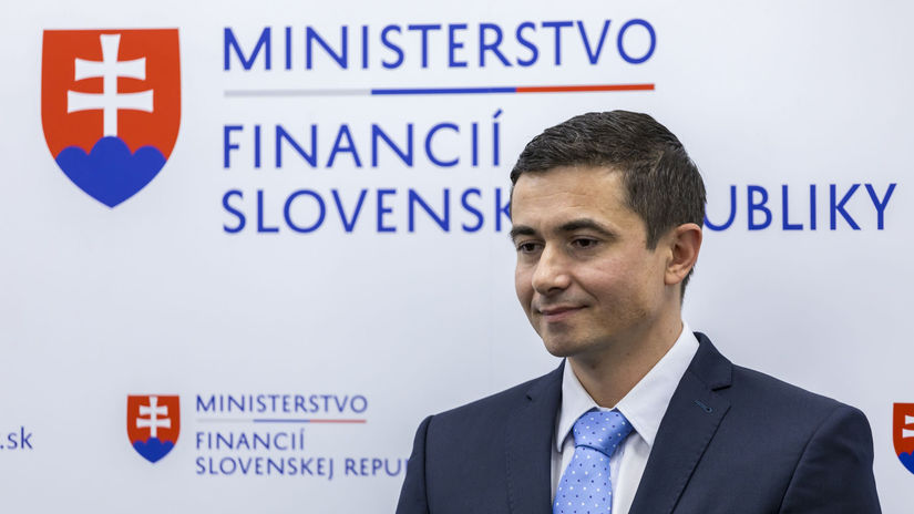 Štátnej banke, ktorá sedí na stovkách miliónov, šéfuje z korupcie ...