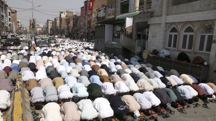 Ramadán v obrazoch: Moslimovia sa postia a schádzajú na modlitby ...