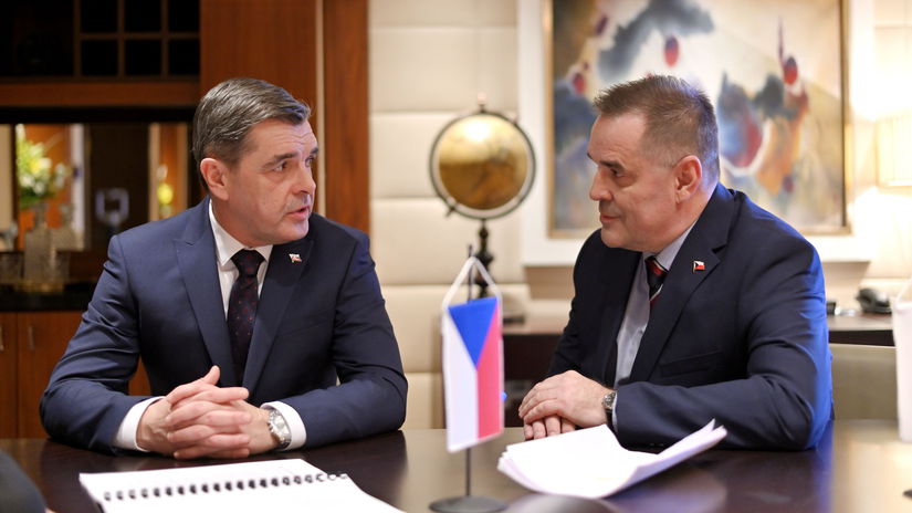 Peter Kočiš ťahá za nitky ako slovenský premiér! Hľadal pre Ultimátum ...