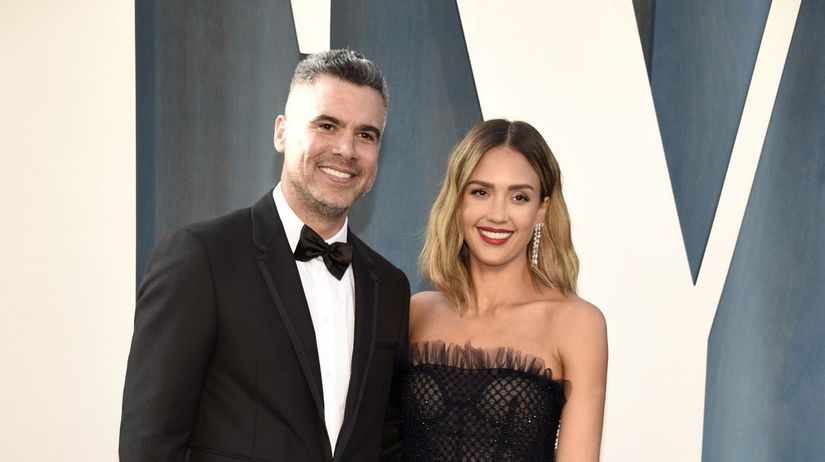 Celý čas som žiarlil, priznal manžel Jessicy Alby o začiatku ich vzťahu ...