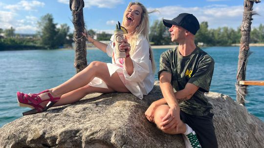 Mec Vrabec hlási comeback s letnou pesničkou Slnko Púpava. Pamätáte si ...