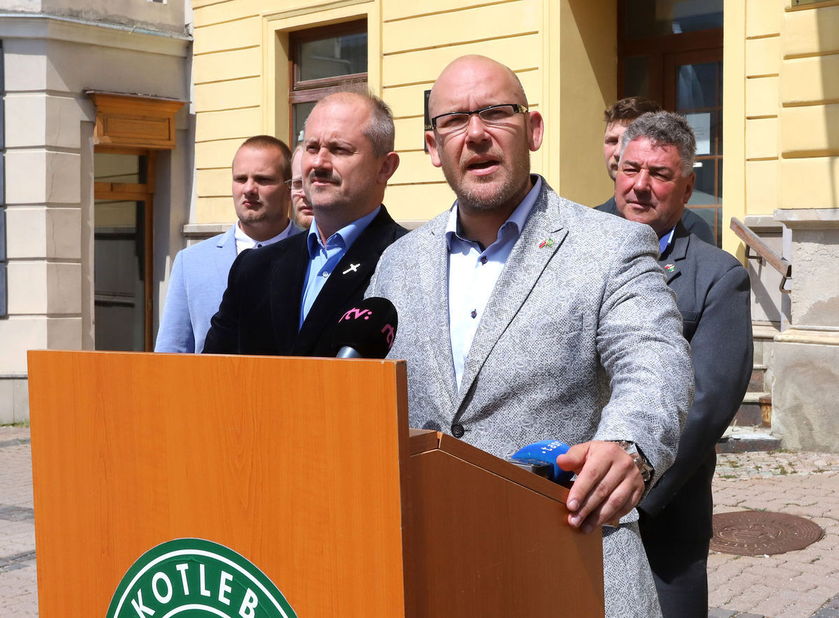 Kotlebovci – ĽSNS - Správy - Pravda