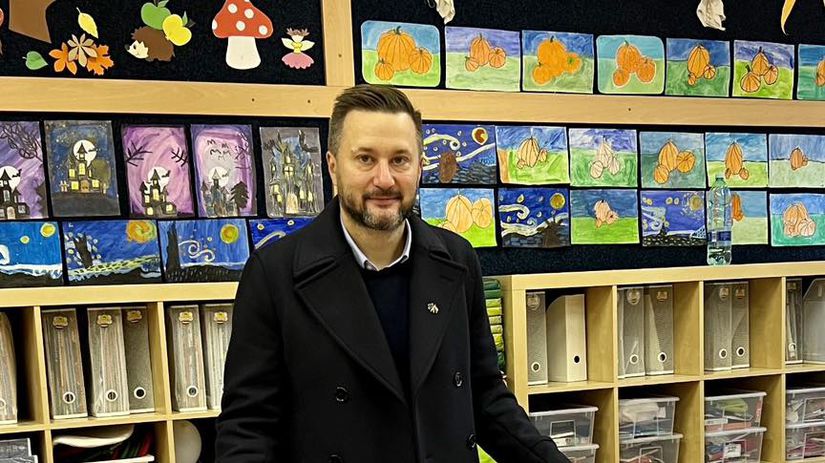 Vallo: Je mi ľúto, že ľudia čakali 'v šórach'. Nešťastné bolo dať voľby ...