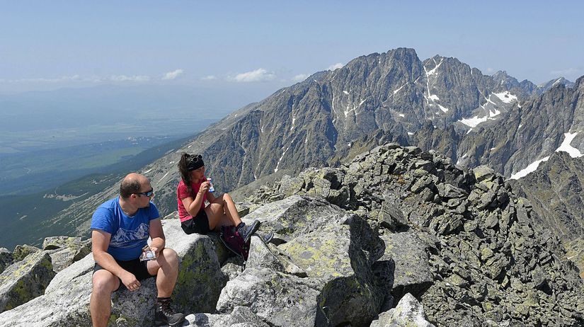 Zima prichádza. Prvý sneh v Tatrách pokryl slovenské veľhory, biele nie ...