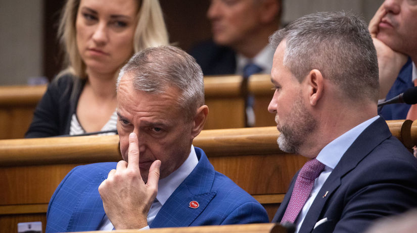 Prieskum: Hlas pevne na čele, OĽaNO a SaS tesne v parlamente ...