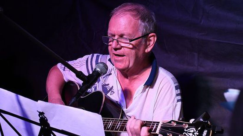 Zomrel Miloš Janoušek, pesničkár, dramatik a spisovateľ - Na čítanie ...