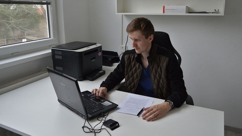 Peniaze na ambulanciu presvedčili lekára, aby sa vrátil do kritického ...