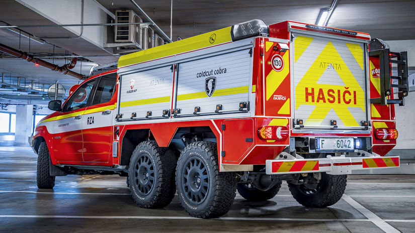 Kobit Atenta: Česi predstavili prvý špeciál na hasenie elektromobilov ...