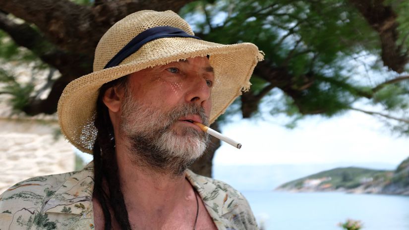 Ady Hajdu hrá v letnej novinke starého nešťastníka túžiaceho po láske ...